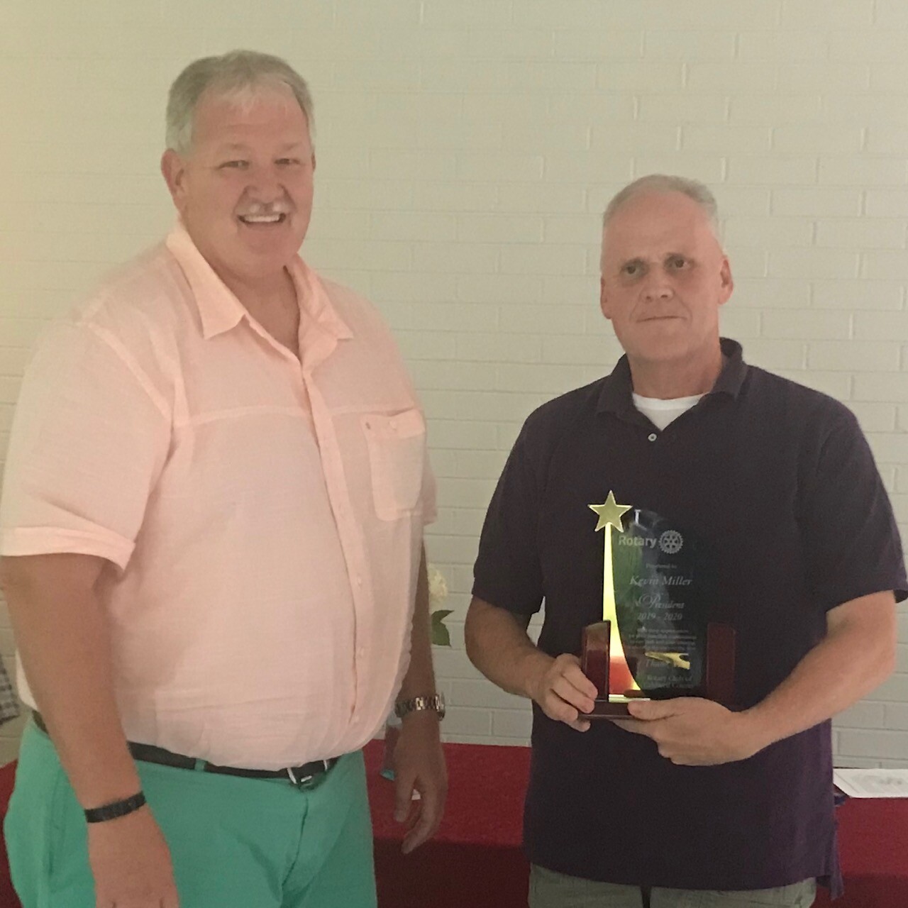 Dr. Jeff Church presents Kevin Miller with the President's award.